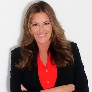 Julie Simone - AdoroCinema