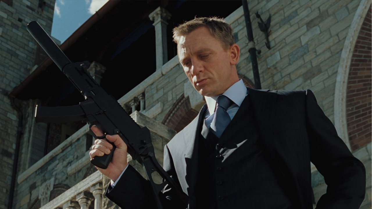 "Ele nos meteu em encrenca": James Bond se tornou brutal e realista há ...