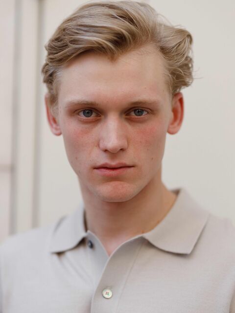 Enzo Brumm : A biografia - AdoroCinema