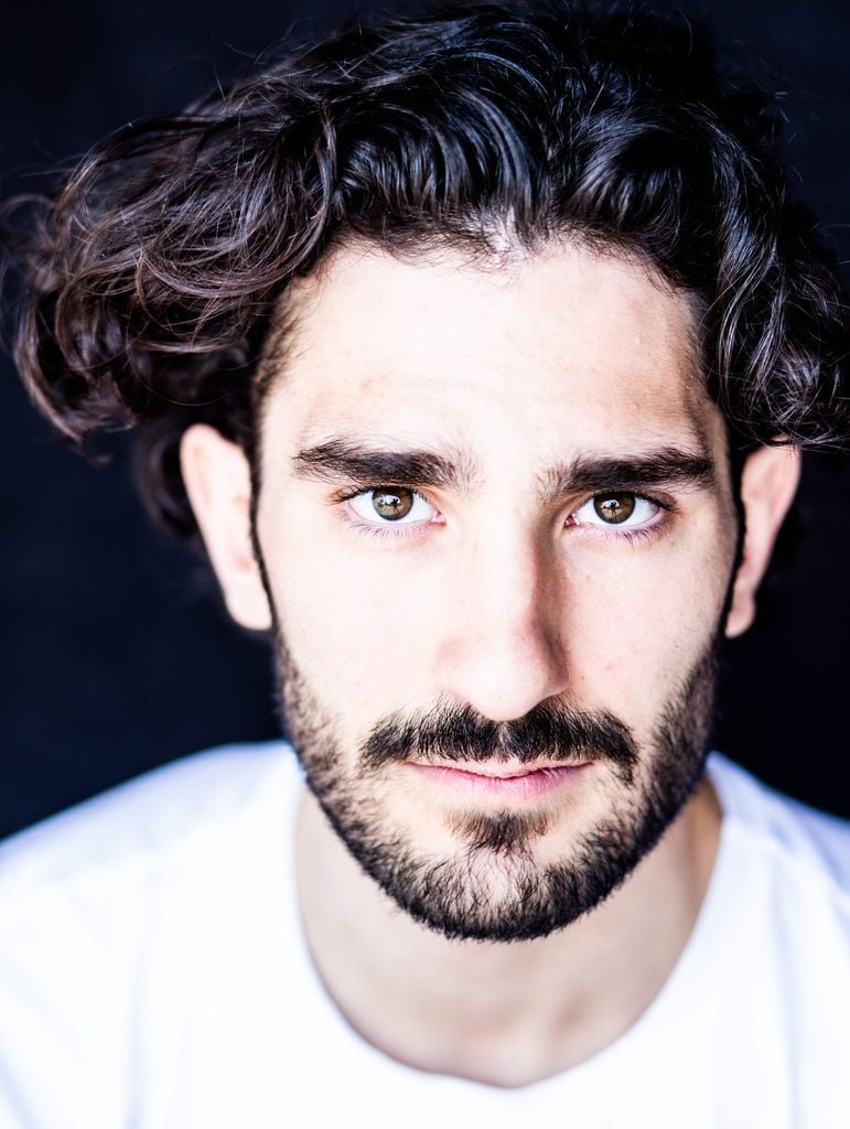 Felix Adams : A biografia - AdoroCinema