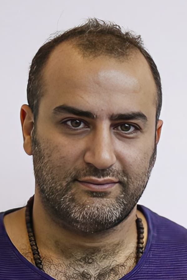 Misagh Zare : A biografia - AdoroCinema