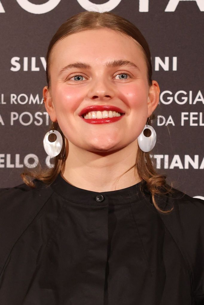 Emma Falck : A biografia - AdoroCinema