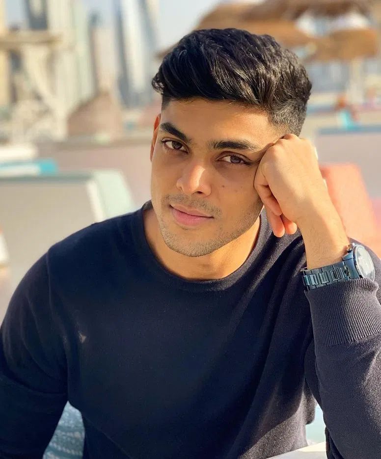 Aditya Nanda : A biografia - AdoroCinema
