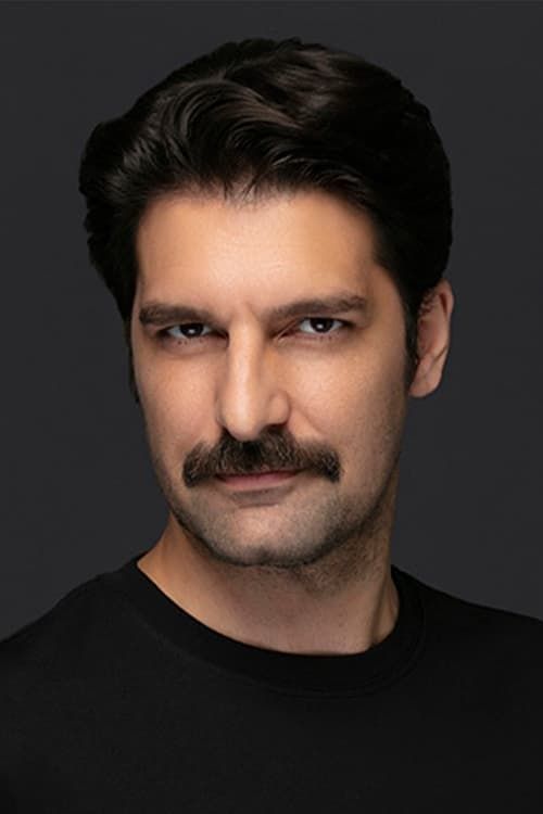Taner Rumeli : A biografia - AdoroCinema