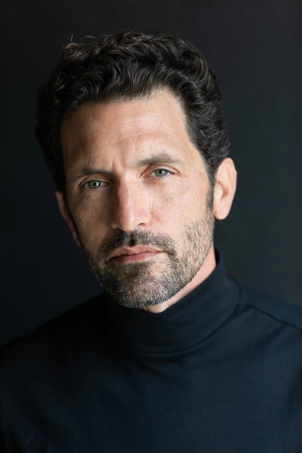 Adam Karst : A biografia - AdoroCinema