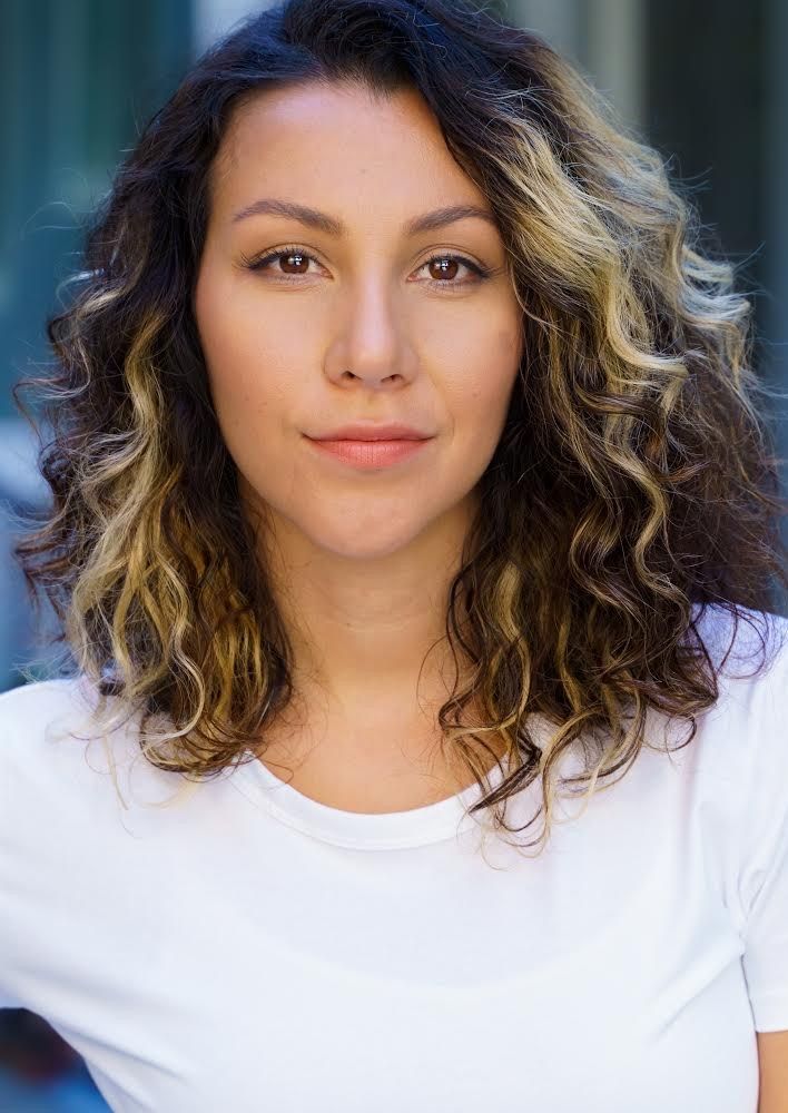 Angie Teodora Dick : A biografia - AdoroCinema
