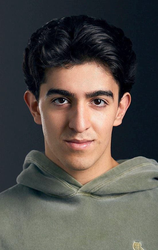 Elias Azimi : A biografia - AdoroCinema