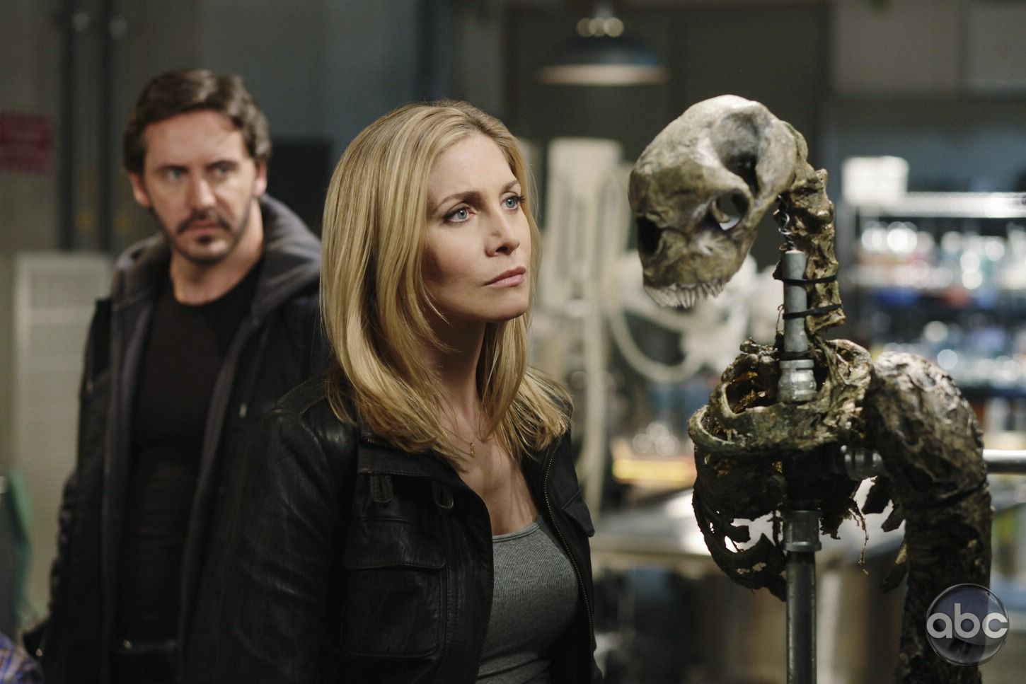 V (2009) : Fotos Charles Mesure, Elizabeth Mitchell - 72 no 135 ...