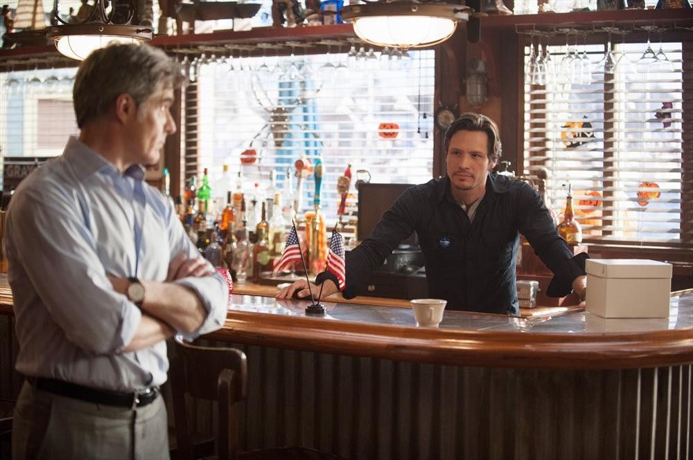 Revenge : Revenge : Fotos Nick Wechsler (II), Henry Czerny - 360 no 584 ...
