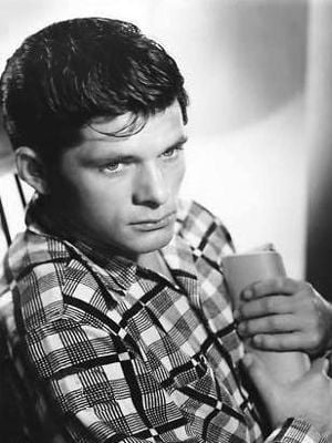 Dewey Martin - AdoroCinema