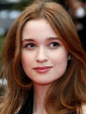 Alice Englert - AdoroCinema