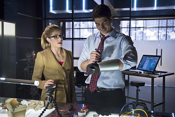Arrow : Arrow : Fotos Brandon Routh, Emily Bett Rickards - 627 no 1136 ...