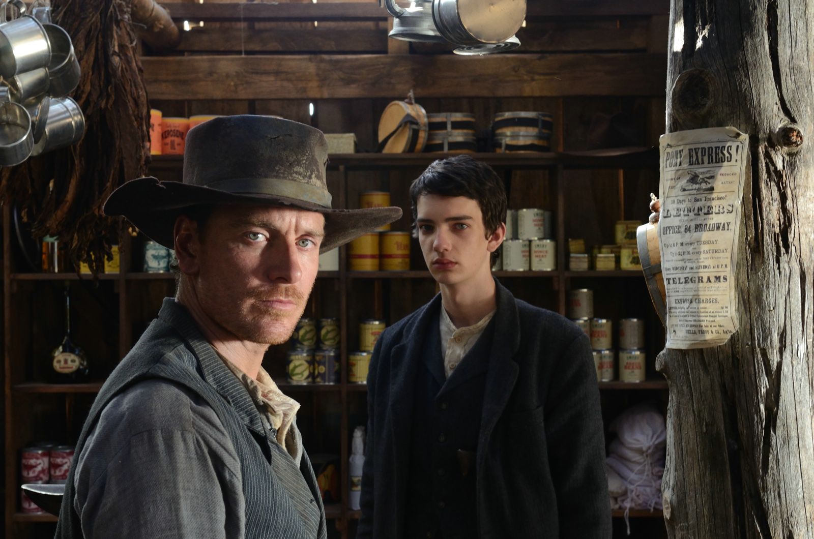 Foto de Michael Fassbender - Oeste sem Lei : Fotos Michael Fassbender, Kodi Smit-McPhee - Foto ...