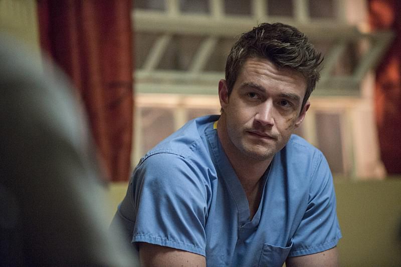 iZombie : iZombie : Fotos Robert Buckley - 330 no 397 - AdoroCinema