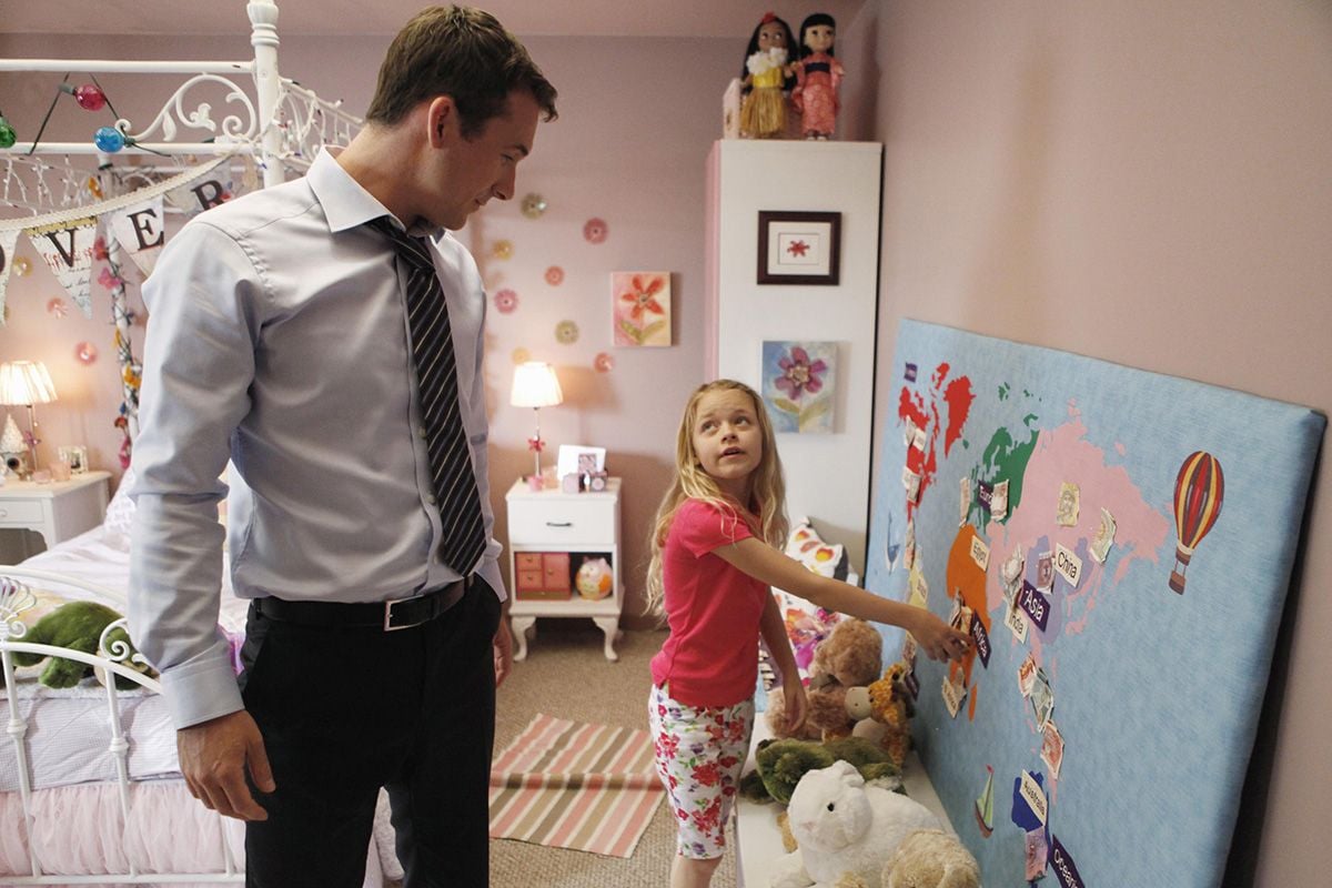 The Whispers : The Whispers : Fotos Barry Sloane, Kylie Rogers - 57 no ...