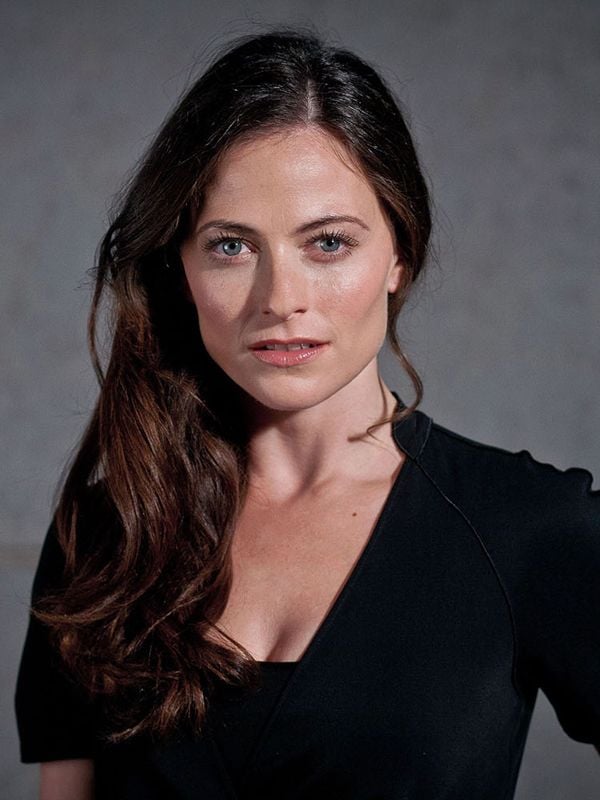Lara Pulver - AdoroCinema