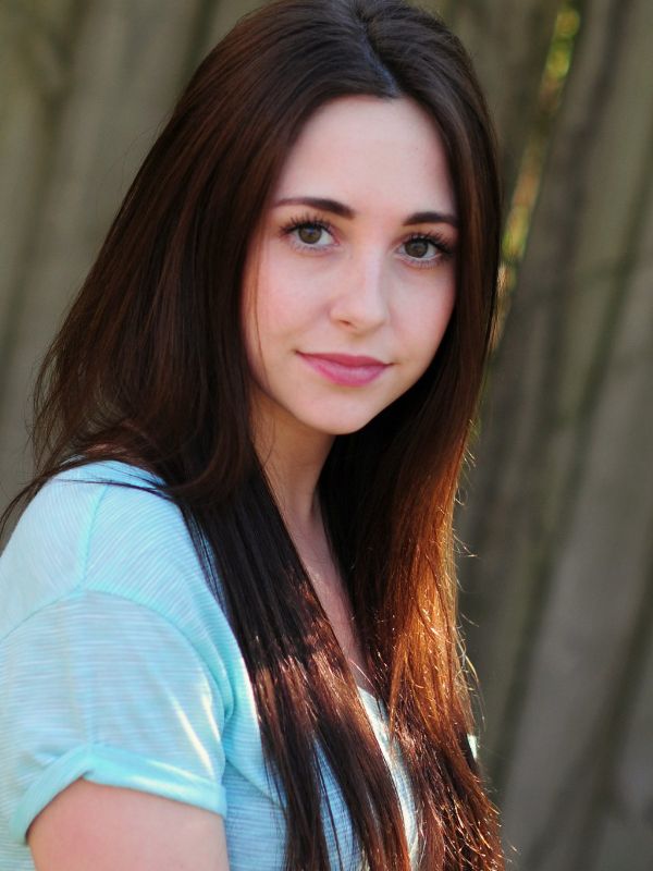 Sloane Coe - AdoroCinema