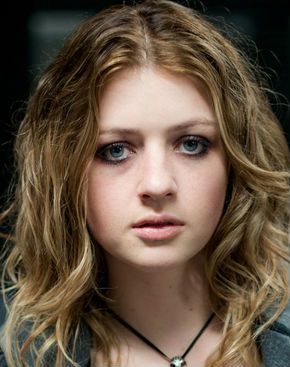 Sara West - AdoroCinema