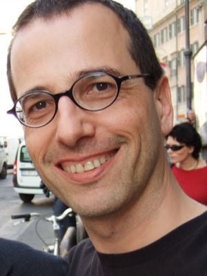 Roberto Moreira - AdoroCinema