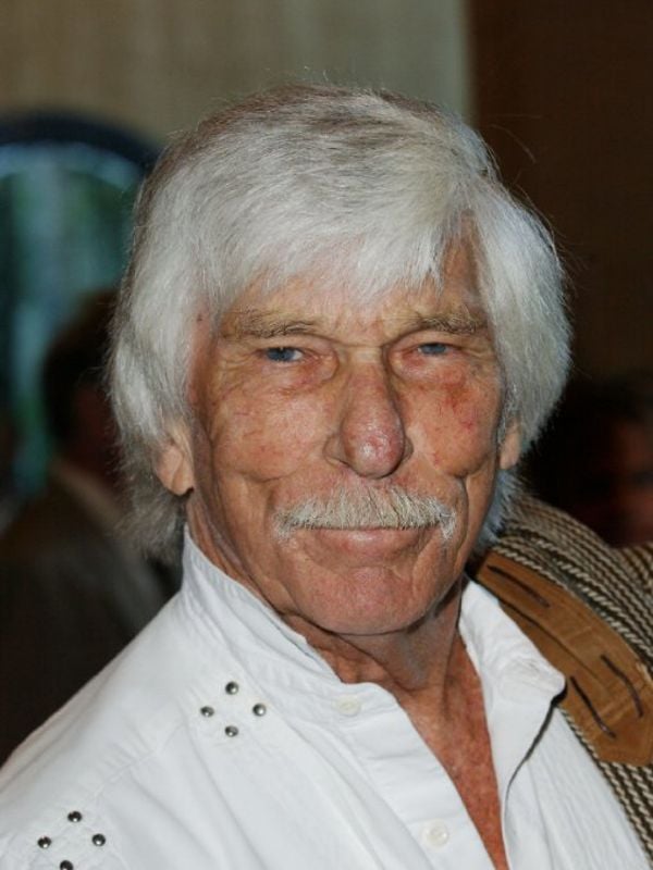 L.Q. Jones - AdoroCinema