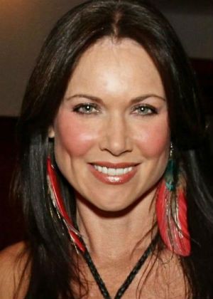 Leeanne Locken - AdoroCinema