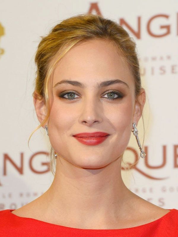 Nora Arnezeder - AdoroCinema