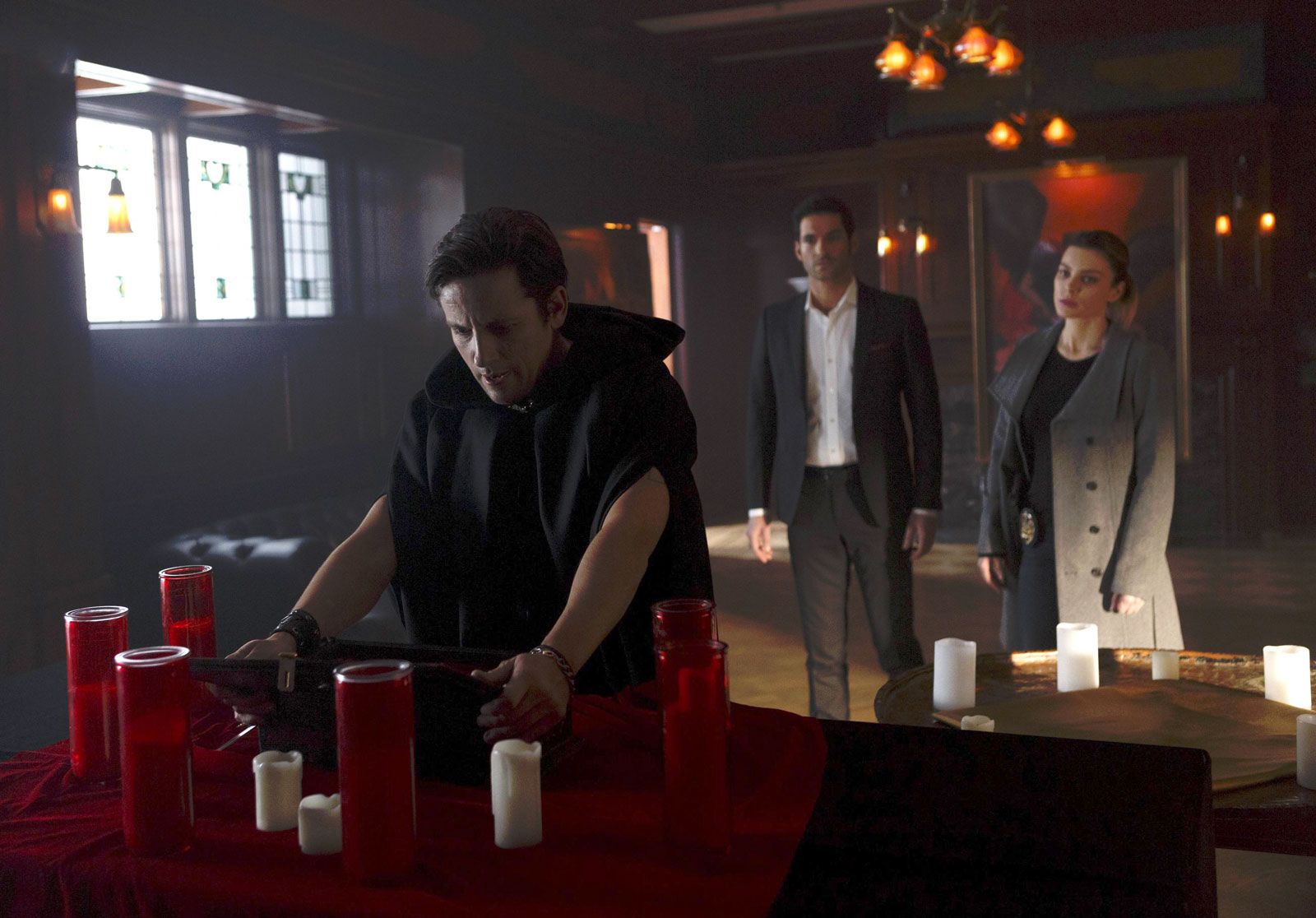 Foto de Tom Ellis - Foto Lauren German, Ross McCall, Tom Ellis ...