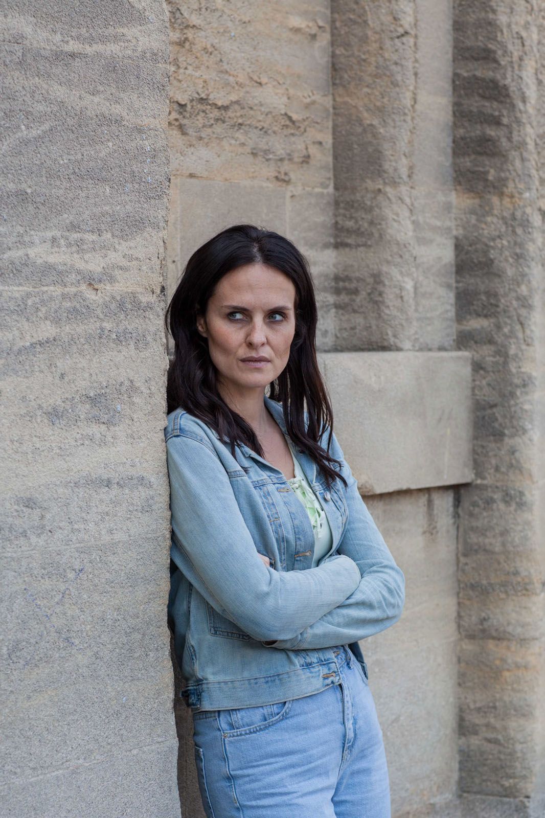 Undercover : Fotos Leanne Best - 7 no 11 - AdoroCinema