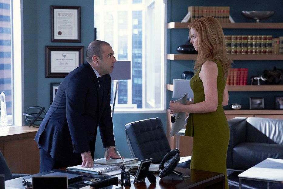 Suits : Suits : Fotos Rick Hoffman, Sarah Rafferty - 278 no 636 ...