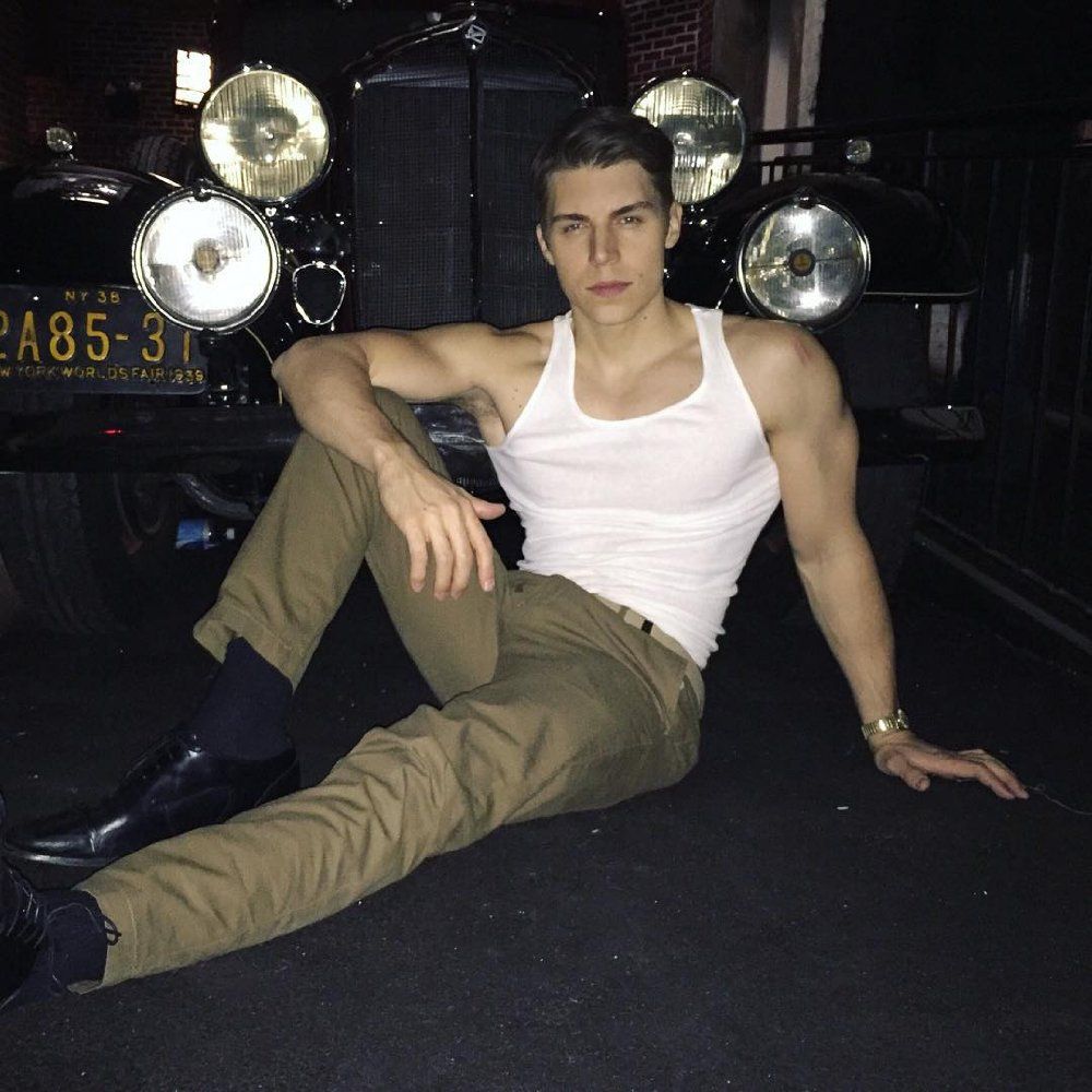 Foto do filme Hello Again - Foto 7 de 9 - AdoroCinema