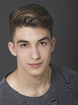 Josh Bogert - AdoroCinema