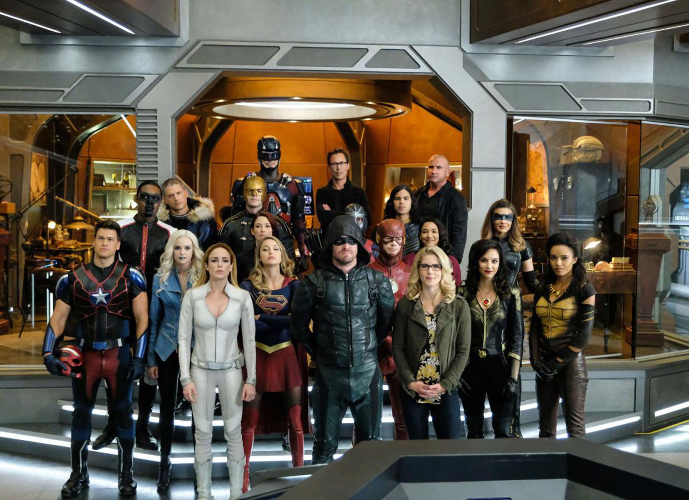 Foto de Emily Bett Rickards - Legends of Tomorrow : Fotos Chyler Leigh ...