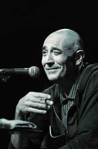 Alan Bishop : A biografia - AdoroCinema