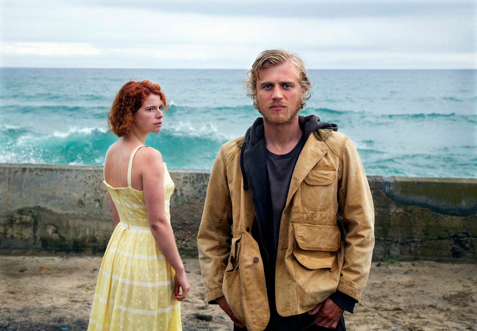 Foto de Johnny Flynn - A Fera : Fotos Johnny Flynn, Jessie Buckley ...