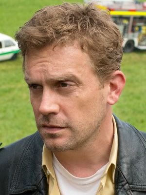 Sebastian Bezzel - AdoroCinema