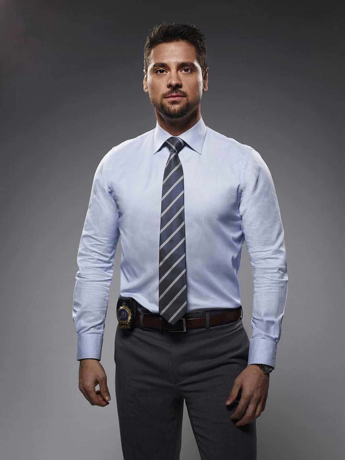 Manifest: Foto J.R. Ramirez - 178 no 186 - AdoroCinema