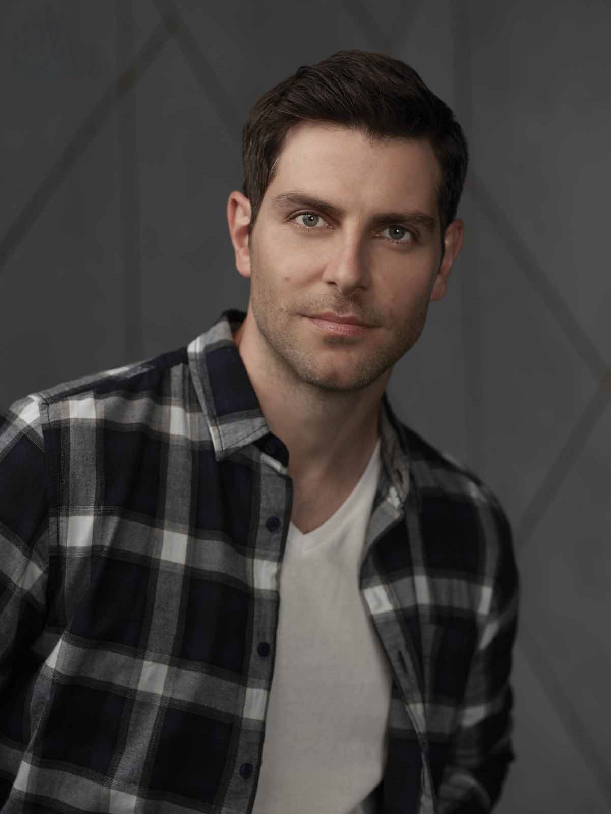 Um Milhão de Coisas : Fotos David Giuntoli - 213 no 225 - AdoroCinema