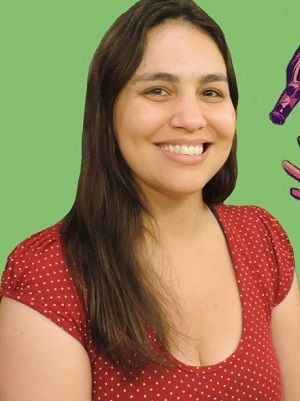 Julia Bax - AdoroCinema