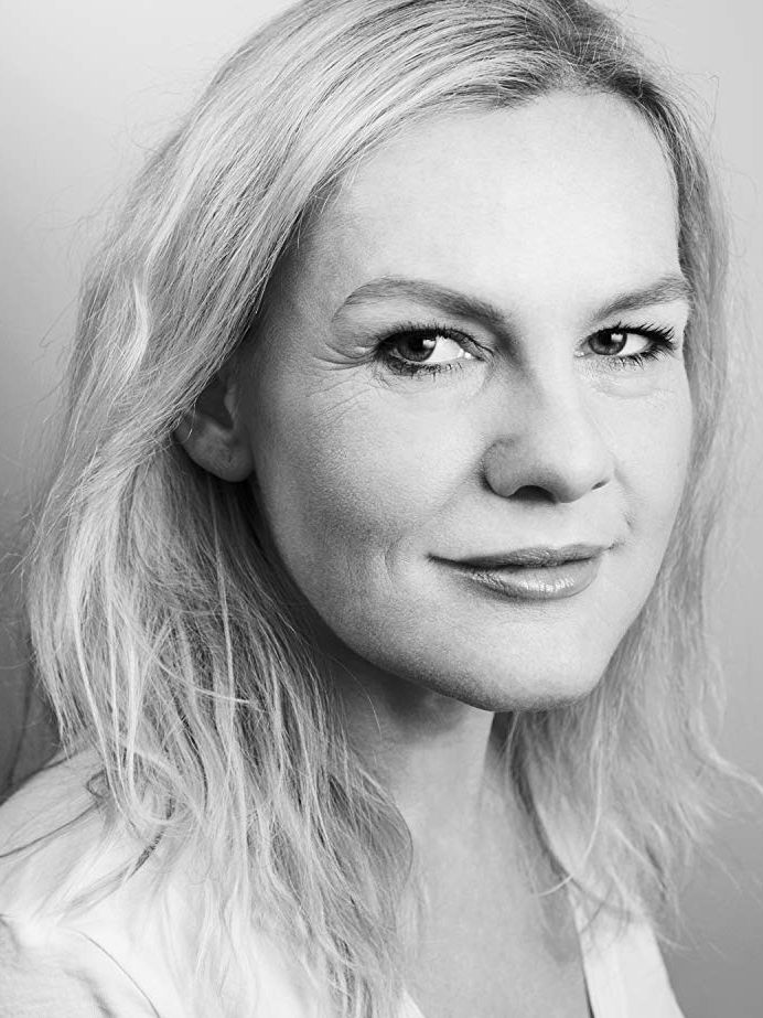 Ella Kenion - AdoroCinema