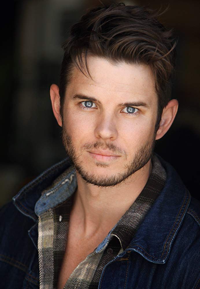 Carson Nicely - AdoroCinema