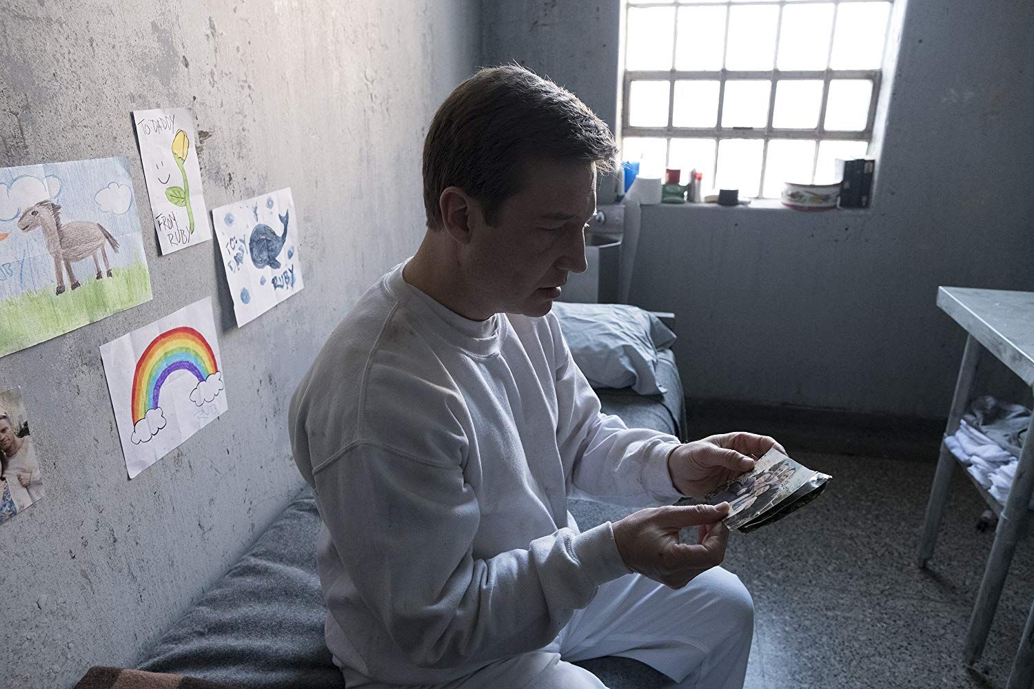 Pôster Somewhere Between 1ª temporada - Pôster 11 no 59 - AdoroCinema