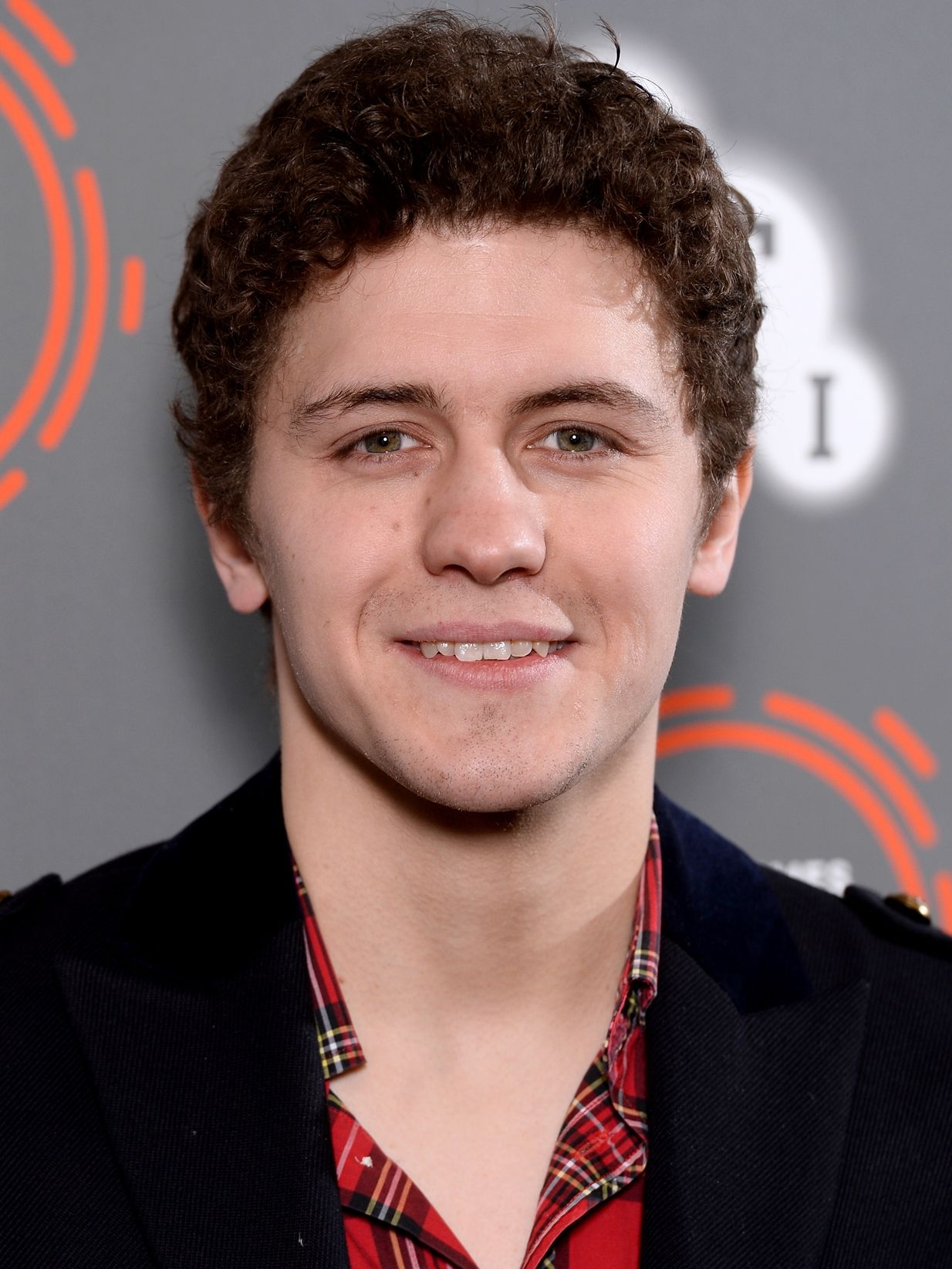 Dylan Llewellyn - AdoroCinema