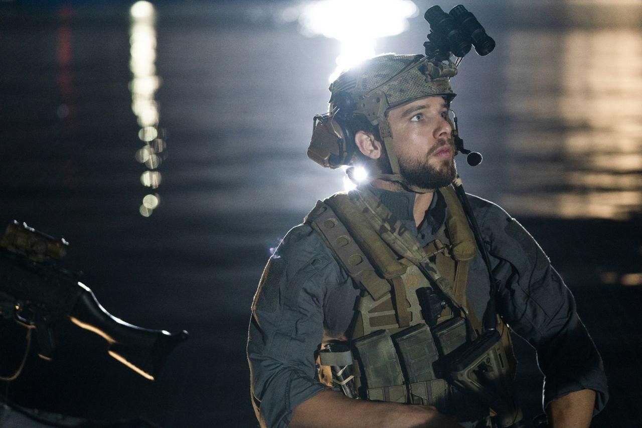 Foto de Max Thieriot - SEAL Team : Fotos Max Thieriot - Foto 35 de 135 ...