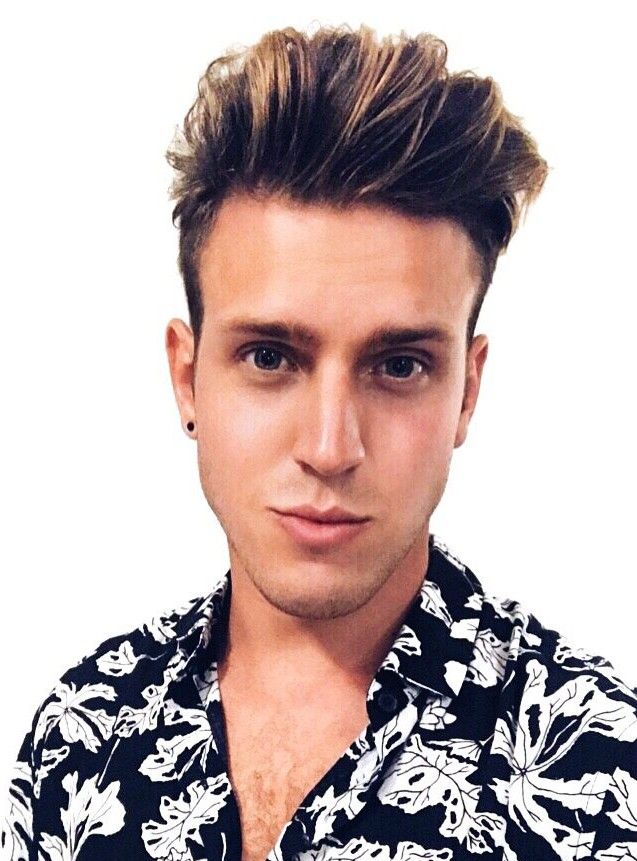 Ash Baggott - AdoroCinema