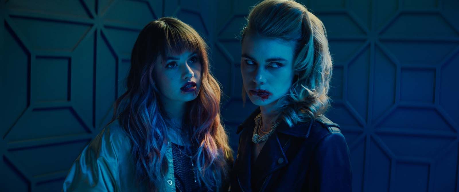 Foto de Debby Ryan - As Passageiras : Fotos Debby Ryan, Lucy Fry - Foto 2 de 34 - AdoroCinema