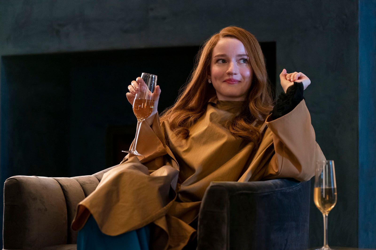 Inventando Anna : Fotos Julia Garner - 15 no 15 - AdoroCinema