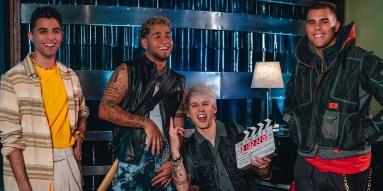 4Ever : 4Ever : Revista - 4 no 5 - AdoroCinema