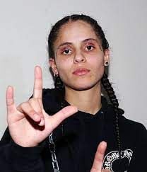 070 Shake - AdoroCinema
