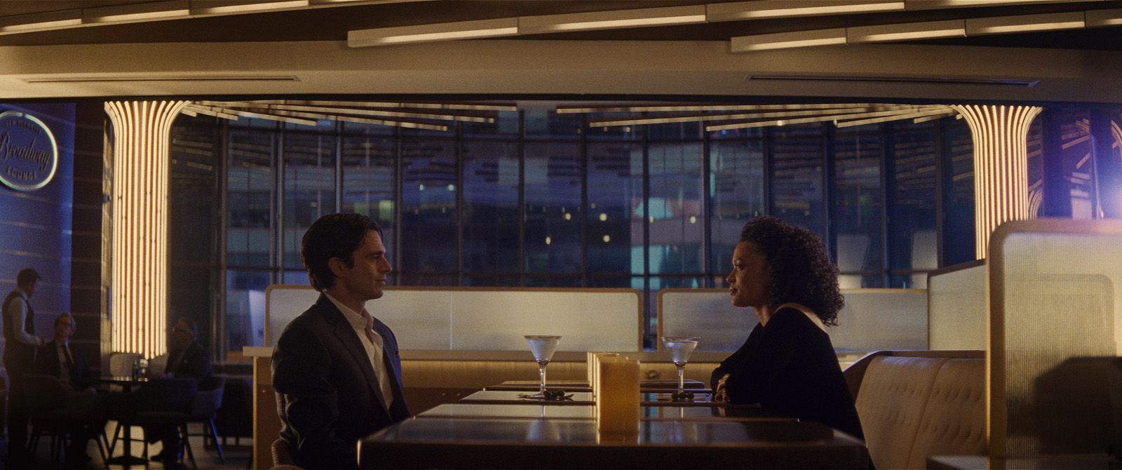 Foto de Sebastian Stan - Sharper : Fotos Sebastian Stan, Briana ...