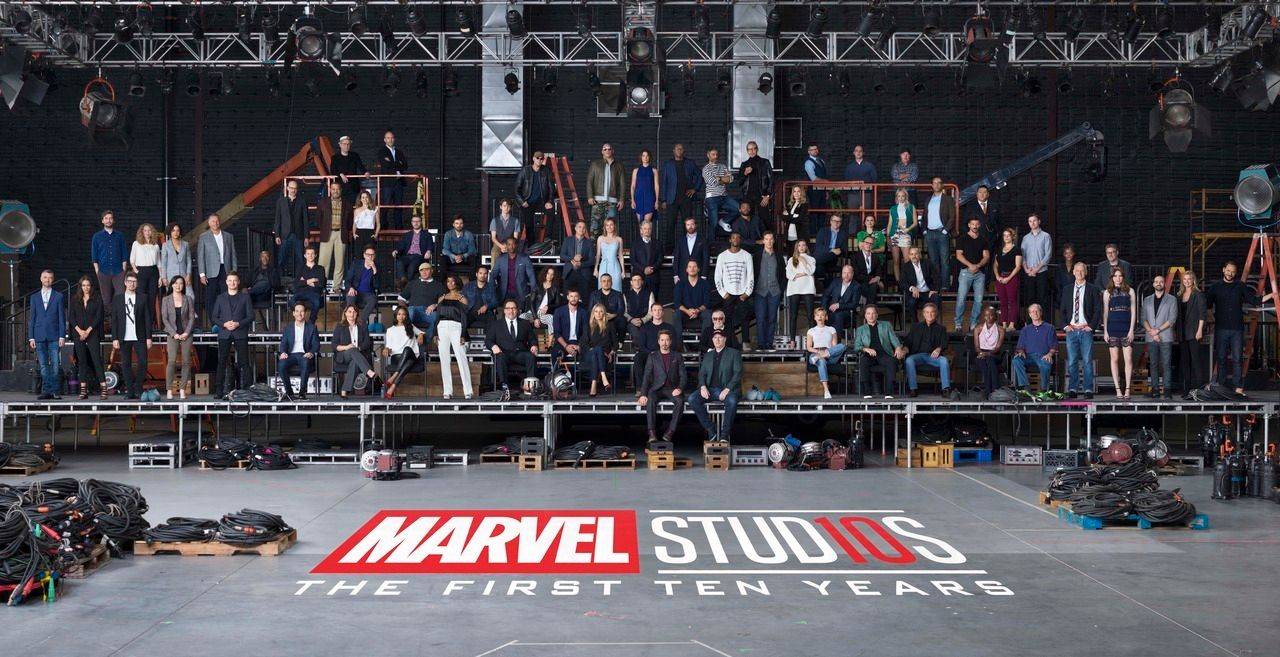Marvel Studios celebra 10 anos e reúne atores para foto oficial ...